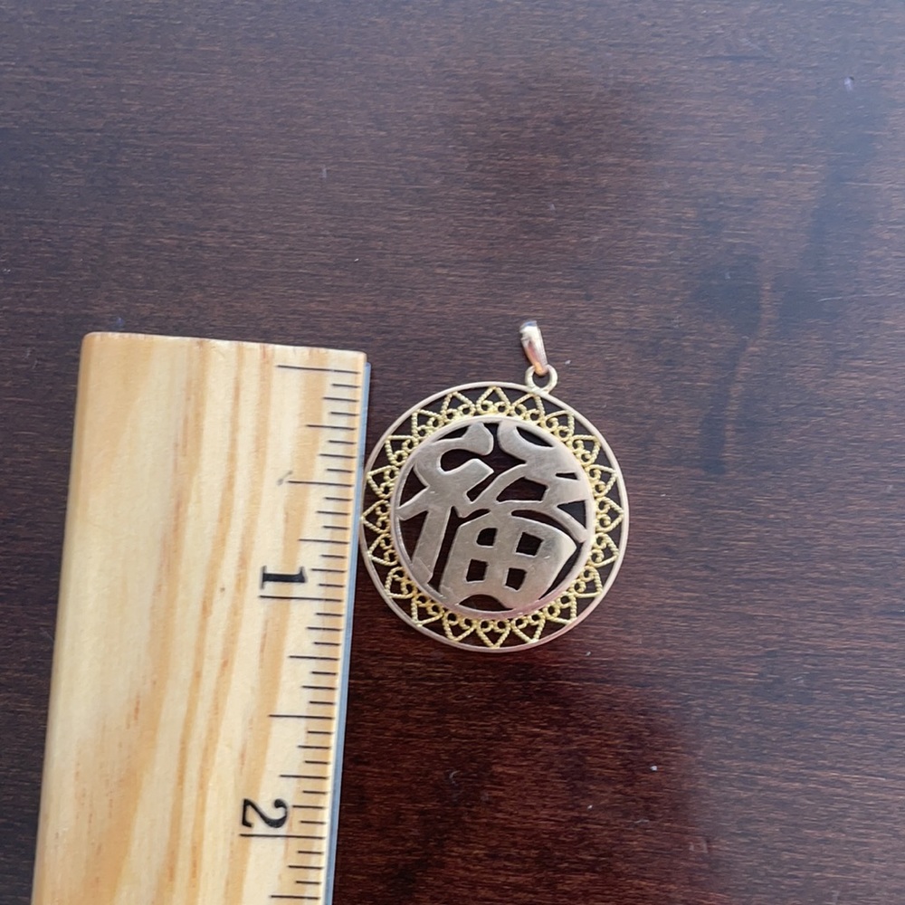 10k Yellow Gold Good Luck Round Pendant - Gem